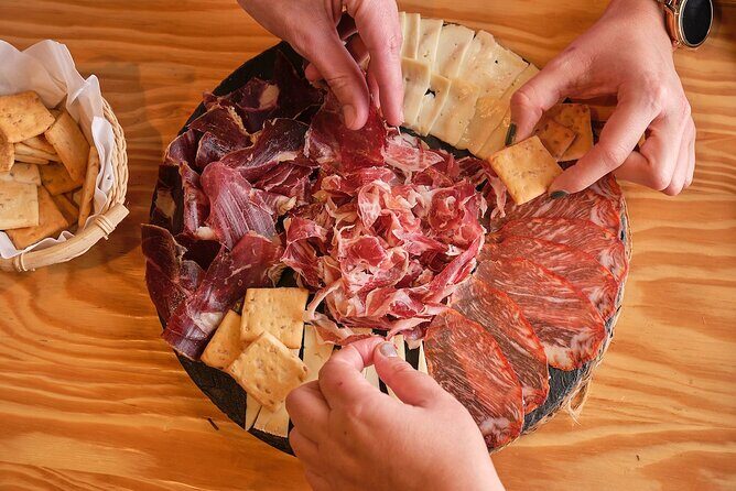 De Tapas in Malasaña: Evening Wine and Tapas Tour - A Deep Dive into the Experience