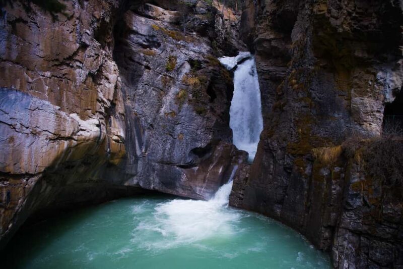 Deep Day Tour to Peyto, Moraine, Louise Lakes, J. Canyon... - FAQ