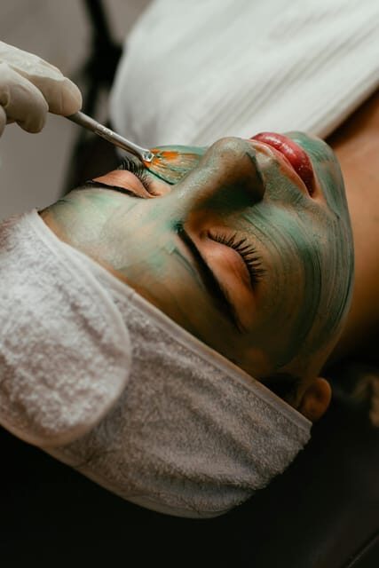 Deep facial cleansing. - What to Expect from the Deep Facial Cleansing in Galicia
