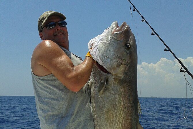 Deep sea fishing charters in Fort Lauderdale aboard 52' Hatteras - Who Should Book This Experience?