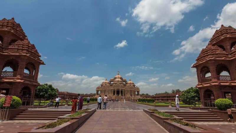Delhi: Akshardham light & fountain show with Dinner & ticket - Key Points