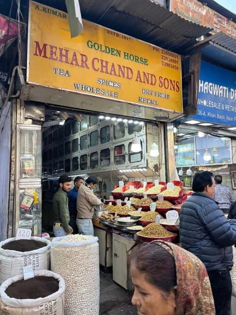Delhi: Customized Shopping Tour with Female Consultant - A Closer Look at the Experience
