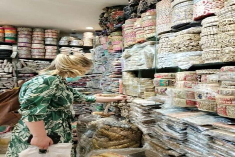 Delhi: Customized Shopping Tour with Female Consultant - Key Points