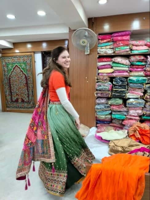 Delhi: Customized Shopping Tour with Female Consultant - The Market Highlights