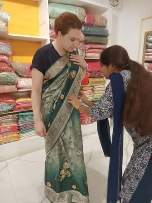 Delhi: Customized Shopping Tour with Female Consultant - Authenticity and Real-life Experiences
