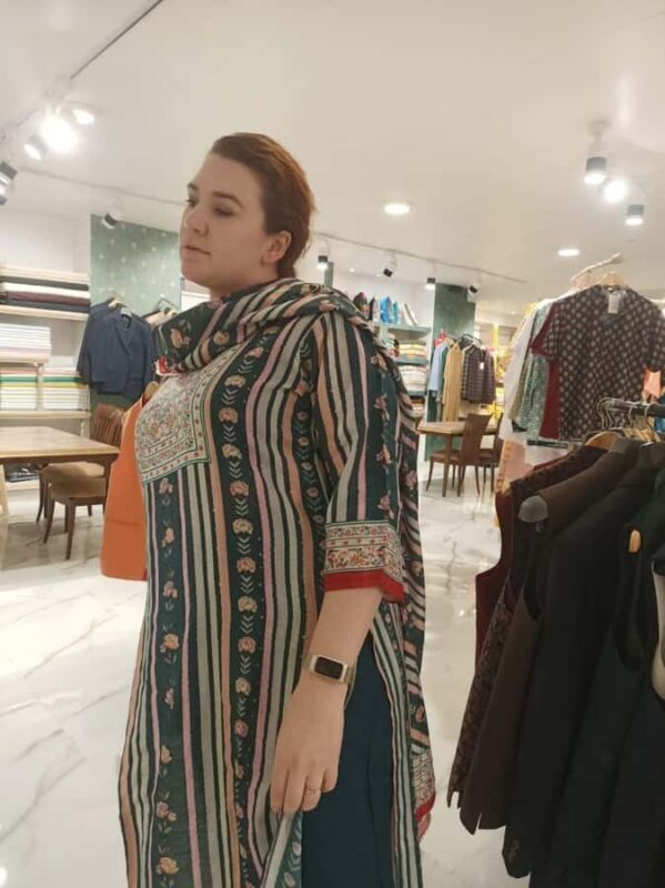 Delhi: Designer Threads & Hidden Workshops Tour - Visiting Hidden Workshops