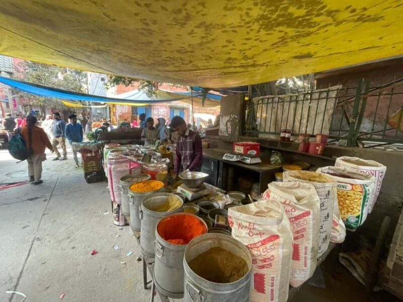 Delhi: Full-Day Shopping Tour with Male & Female Guide - Key Points