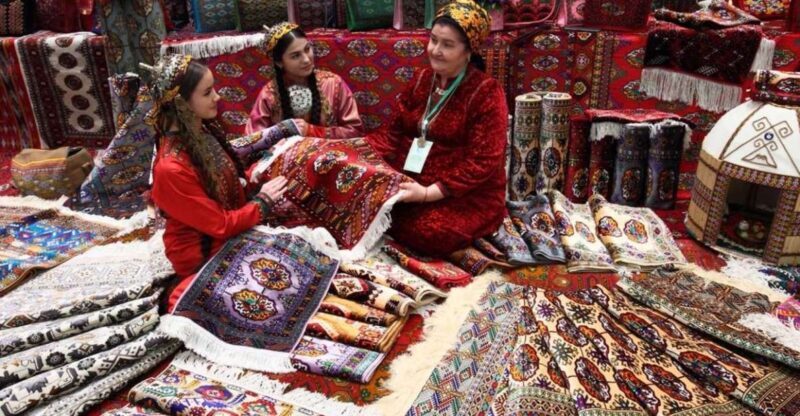 Delhi: Half day Shopping tour with guide by car. - Who Will Love This Tour?