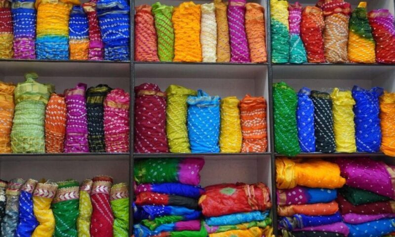 Delhi: Half day Shopping tour with guide by car. - The Sum Up