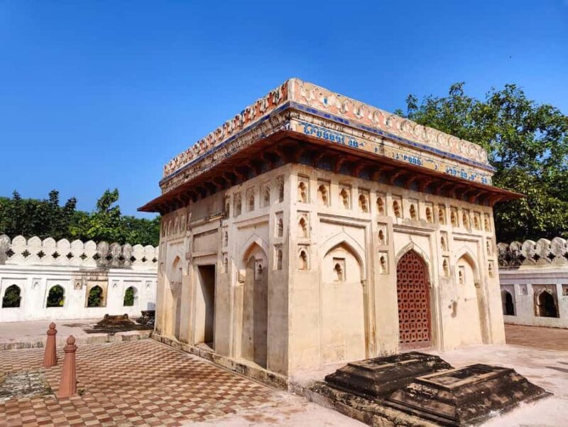 Delhi: Haunted Monuments Walking Tour - Key Points