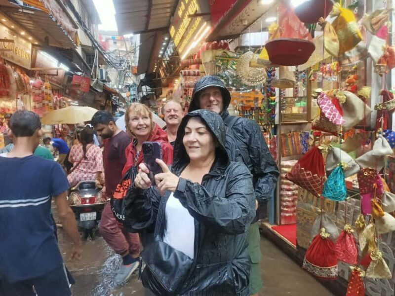 Delhi Heritage & Flavors  Markets, Monuments & Food Walk - Starting at Jama Masjid and Chandni Chowk