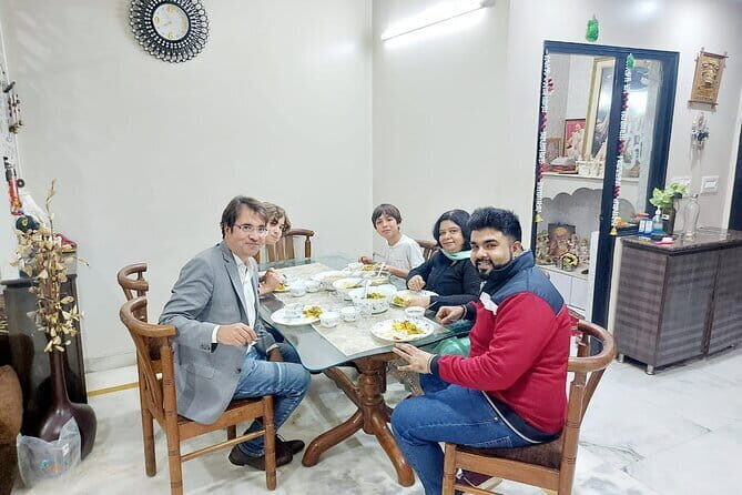 Delhi : Learn, Cook, Dine with Indian MOM with Local Family - An In-Depth Look at the Experience