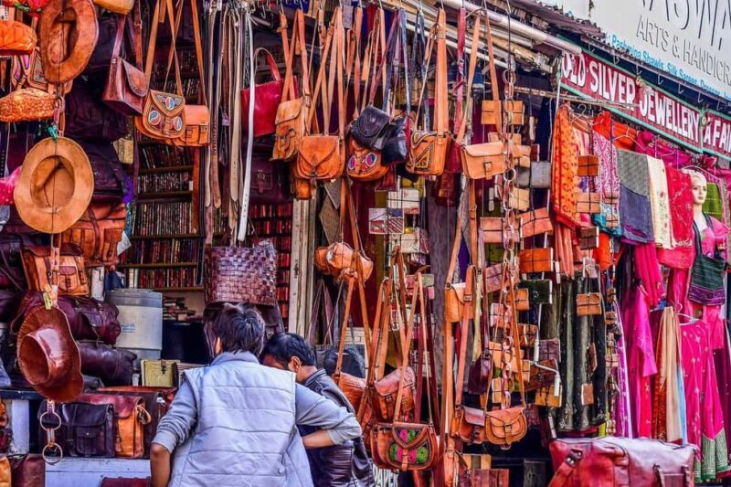 Delhi Markets: A Cultural Shopping Experience with an Expert - Transportation, Timing, and Group Dynamics