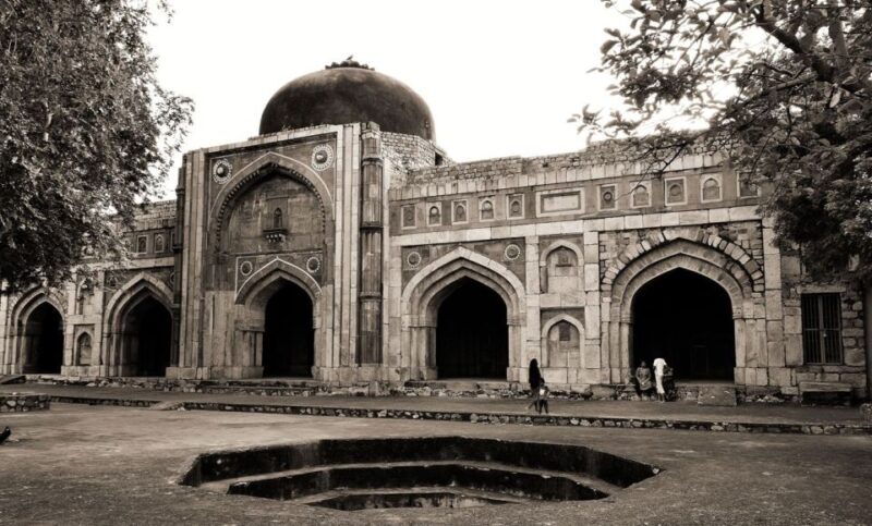 Delhi: Mehrauli with Some Prominent Sites Walk Tours - What Makes This Tour Stand Out?