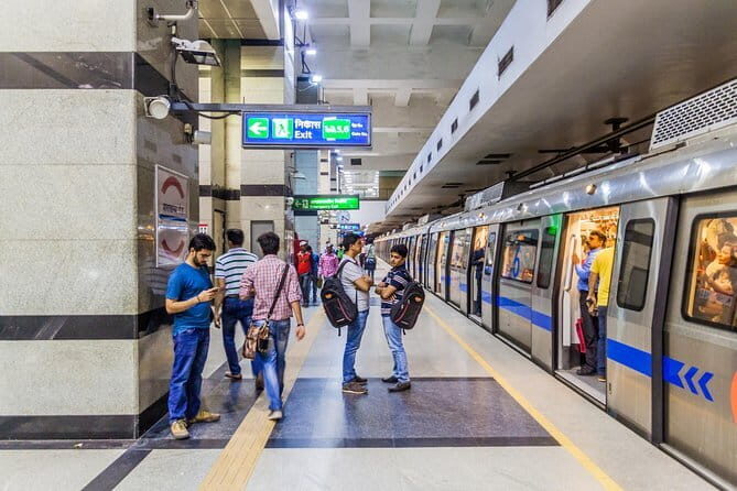 Delhi Metro Guided Tour - Walk And Taste - Key Points