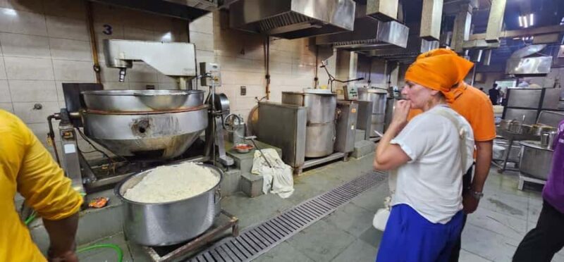 Delhi Night View Tour  4-Hour Evening Experience - Modern Vibe in Connaught Place