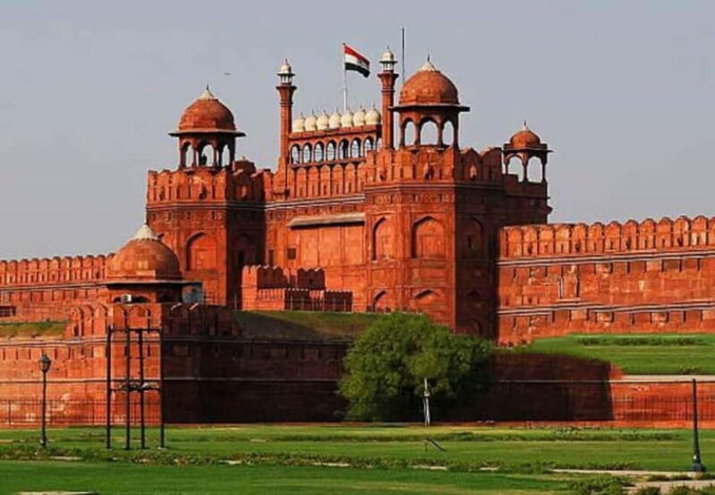 Delhi: Old and New Delhi City Private Guided Day Tour by car - Diving into the Day: What to Expect