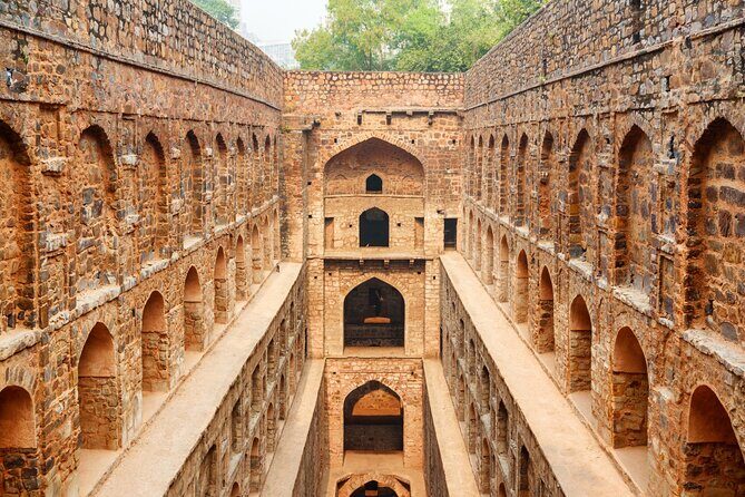Delhi Old And New Delhi Private Sightseeing Tour - Discovering Delhi: A City of Contrasts