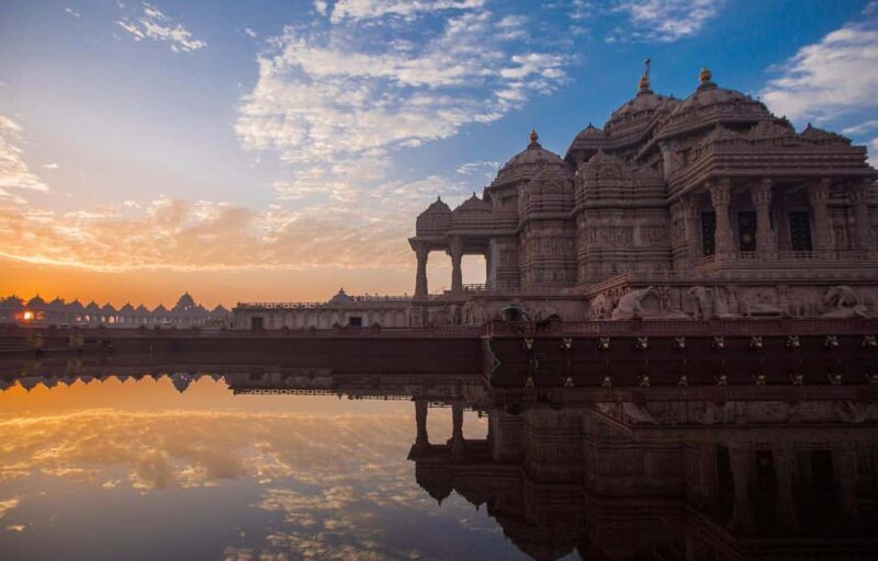 Delhi: Old Delhi, Akshardham Temple, and Light Show Tour - Who Will Love This Experience?