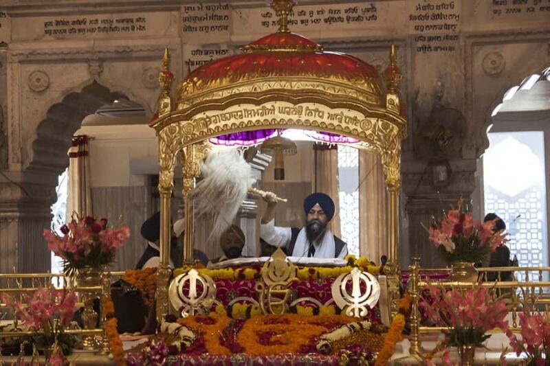 Delhi: Private 6-Hour Guided Spiritual Tour of Key Temples - Key Points