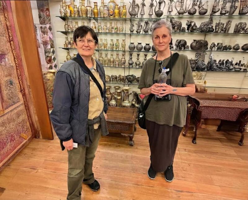 Delhi: Private Half-Day Shopping Tour with Choice of Guide - Indian Arts and Handicrafts at Cottage Emporiums