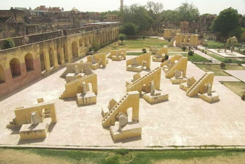 Delhi: Sameday Jaipur city Tour by car - Jantar Mantar: An Astronomical Wonder