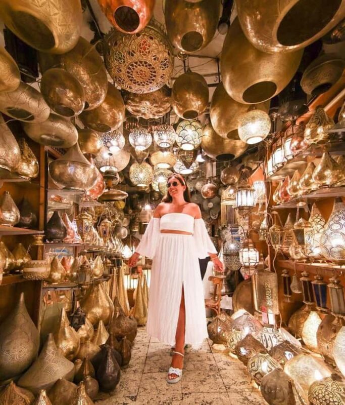 Delhi Shopping Tour: Navigate the Bazaars with a Local Pro - An In-Depth Look at the Delhi Shopping Experience