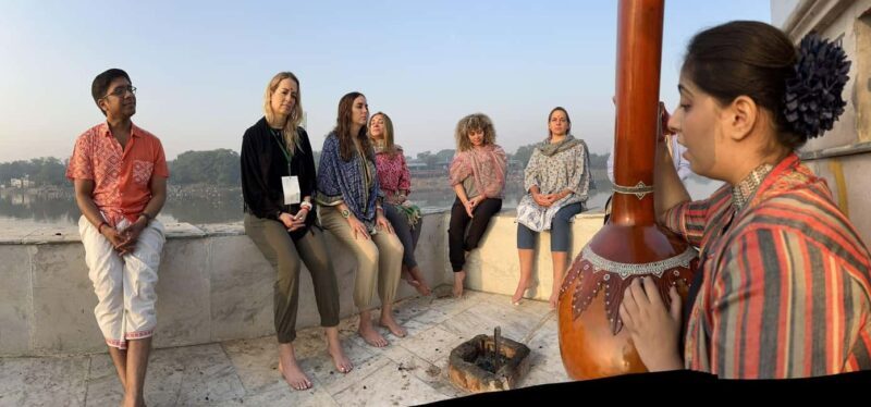 Delhi: Spiritual Musing & Boat Trip with Folk Musician Guide - Key Points