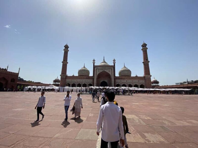 Delhi: Spiritual Tour with India Gate and Water Show - The Sum Up