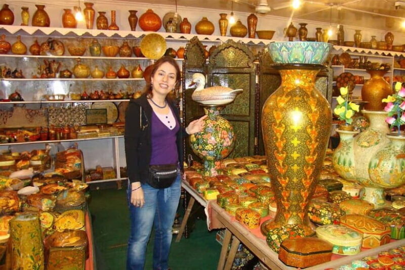 Delhi -State Emporiums Experience the vibrant Tapestry - Key Points