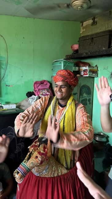 Delhi: Street Performers Walk Local Tour - The Value of This Experience