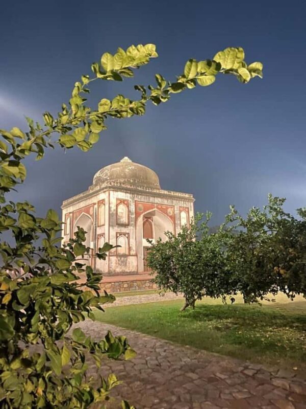 Delhi: Sunder Nursery Heritage Walk & Janpath Market Tour - Who Should Consider This Tour?