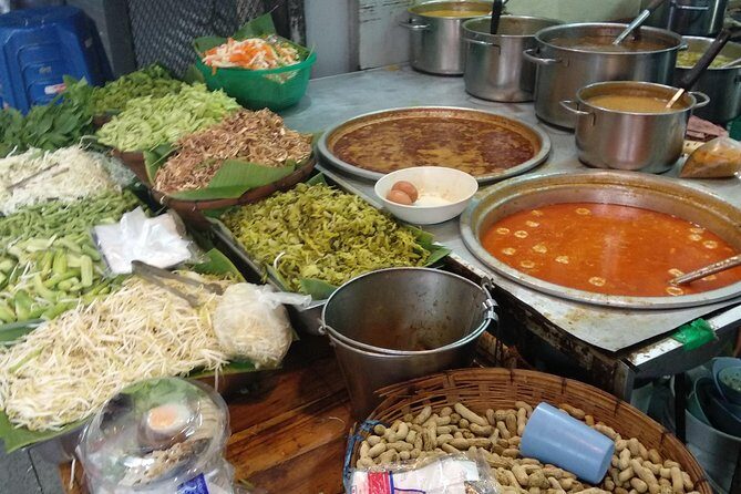 Delicious Food tour with Tangmo - The Value of This Food Tour