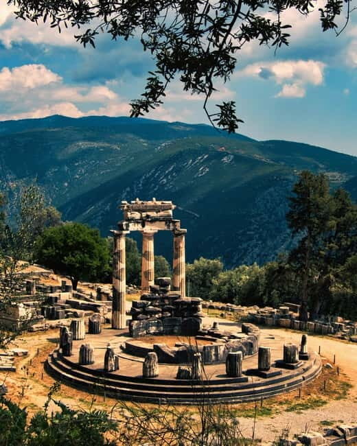 Delphi full Day tour, Osios Loukas and Arachova - An In-Depth Look at the Tour Experience