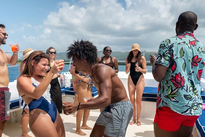 Deluxe 2-Hour Private Charter in Montego Bay with Open Bar - Key Points