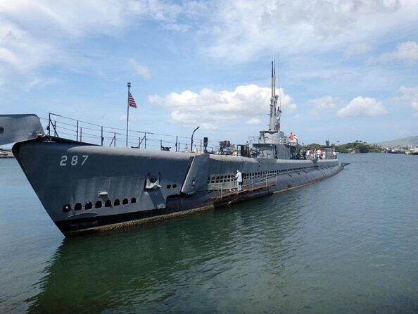 Deluxe Arizona Memorial Bowfin Submarine and Honolulu City Tour - A Complete Look at the Deluxe Arizona Memorial Bowfin Submarine & Honolulu Tour