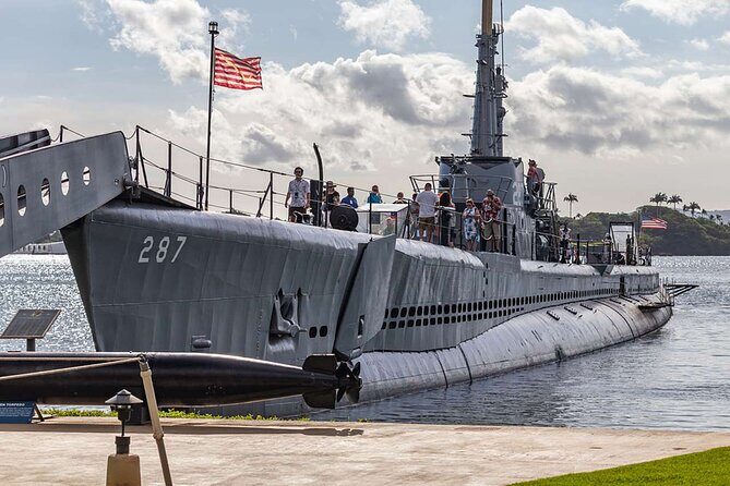 Deluxe Arizona Memorial Bowfin Submarine and Honolulu City Tour - Key Points