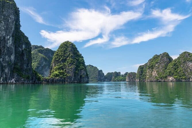 Deluxe Bai Tu Long Bay Cruise with 6 Hours Cruising - Key Points