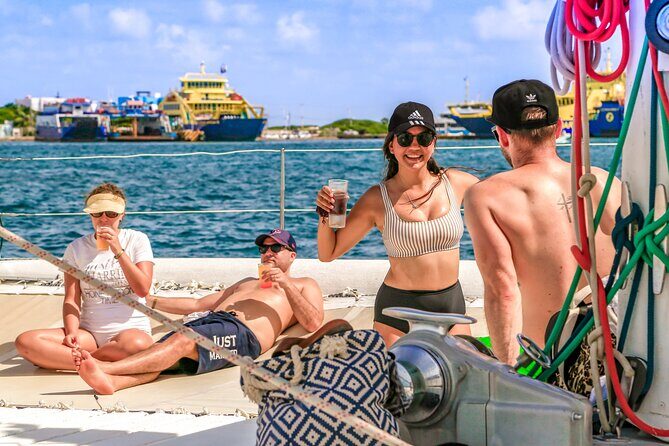 Deluxe Catamaran tour to Isla Mujeres with Open Bar and Lunch - What Makes This Tour Stand Out?