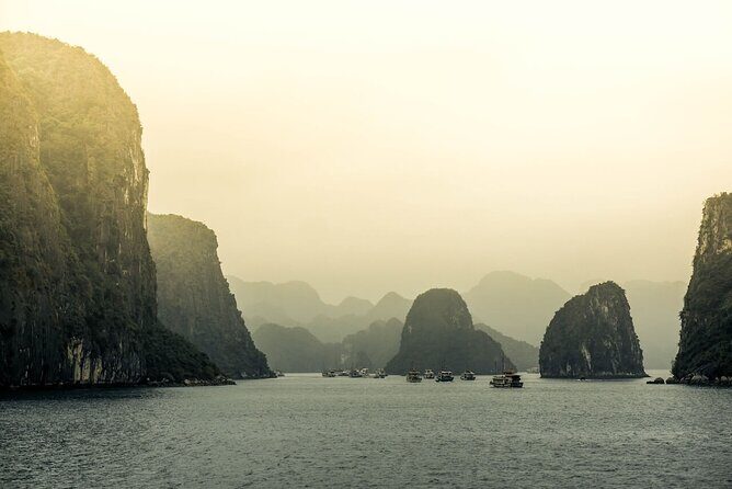 Deluxe Group - Halong Bay Full Day Tour From Hanoi Including Lunch - The Journey from Hanoi to Halong Bay