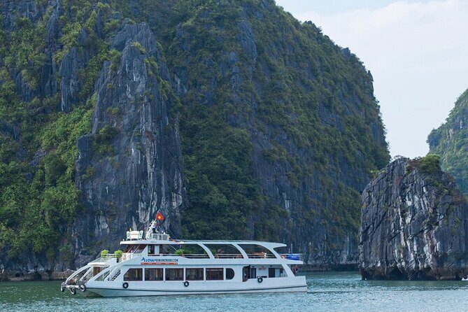 Deluxe Halong Bay Day Tour with Limousine, Island, Beach and Cave - Key Points