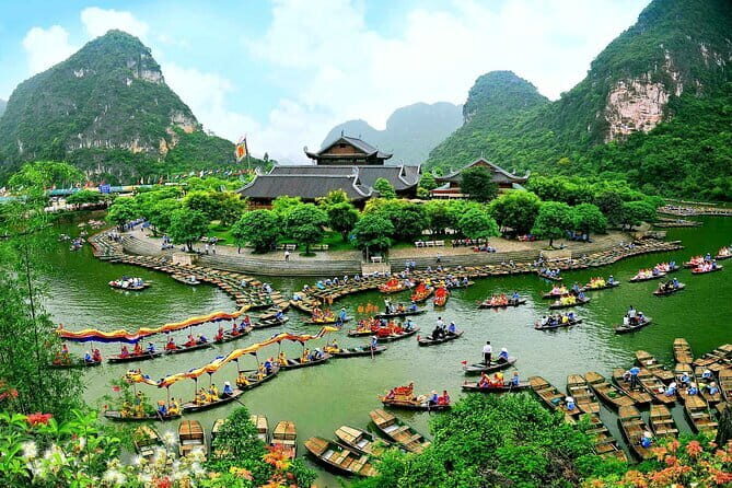 Deluxe Hoa Lu Trang An Mua Cave Small Group Experienced Guide - What This Tour Offers: An In-Depth Look