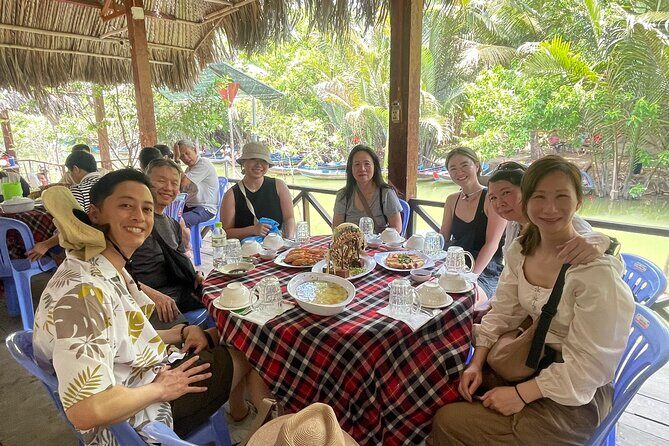 Deluxe Mekong Delta Tour to Floating Market 2 Days 1 Night Trip - Guides and Customer Experience