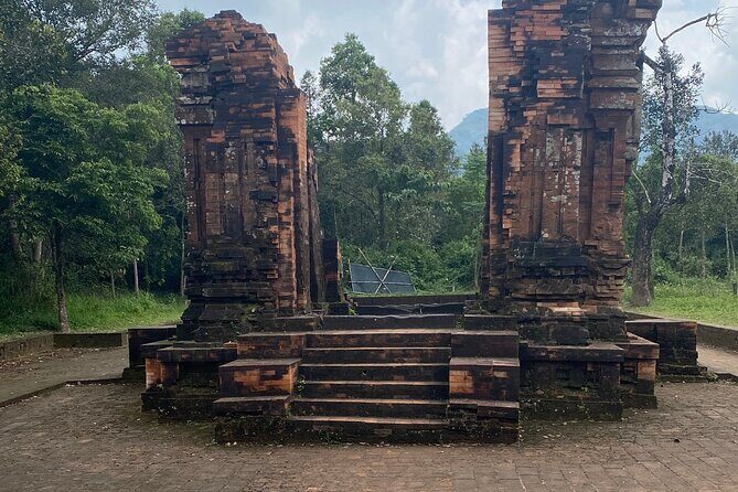 Deluxe Small Group Tour: My Son Holyland & Hoi An River Cruise - Returning to Hoi An