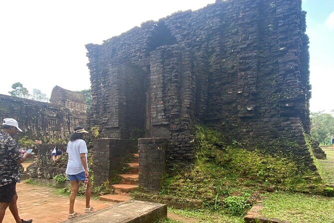Deluxe Small Group Tour: My Son Holyland & Hoi An River Cruise - What Sets This Tour Apart?