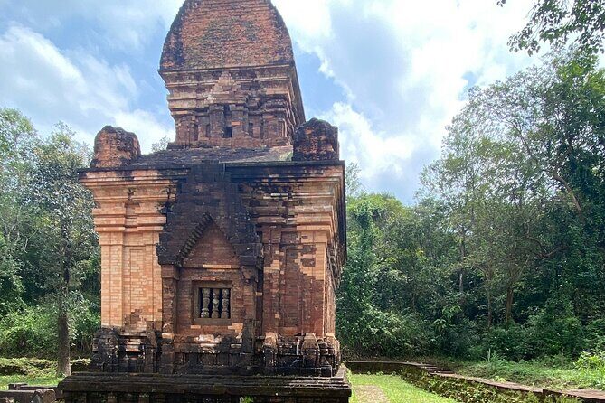 Deluxe Small Group Tour: My Son Holyland & Hoi An River Cruise - But What About the Downsides?