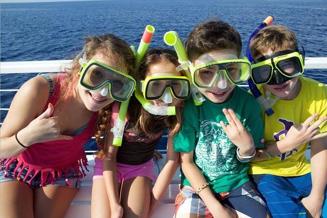 Deluxe Snorkel & Dolphin Watch Aboard a Luxury Catamaran from Kailua-Kona - An In-Depth Look at the Experience