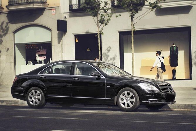 Departure by Luxury Sedan from Denver City to Denver Airport DEN - Experience and Vehicle Quality