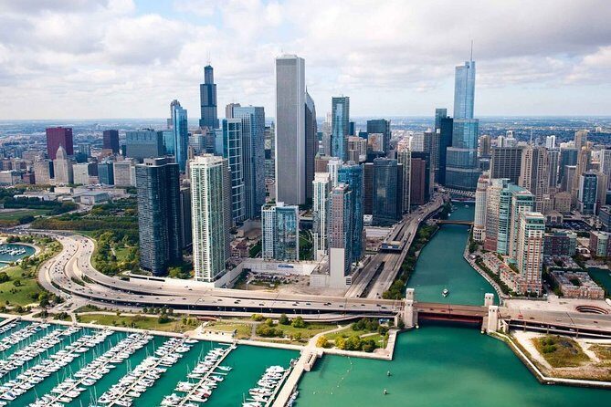 Departure Private Transfer: Chicago to O'Hare Airport ORD in Luxury Car - Who Will Appreciate This Service?