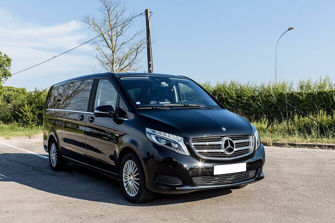 Departure Private Transfer from Prague City to Prague Airport PRG in Car/Van - Overview of the Service
